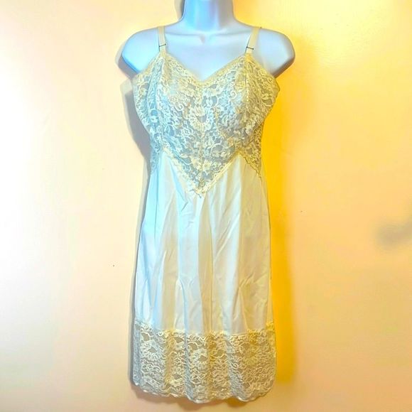 Vintage Intimates And Sleepwear Vintage6s Off White Lace Slip Sz 34